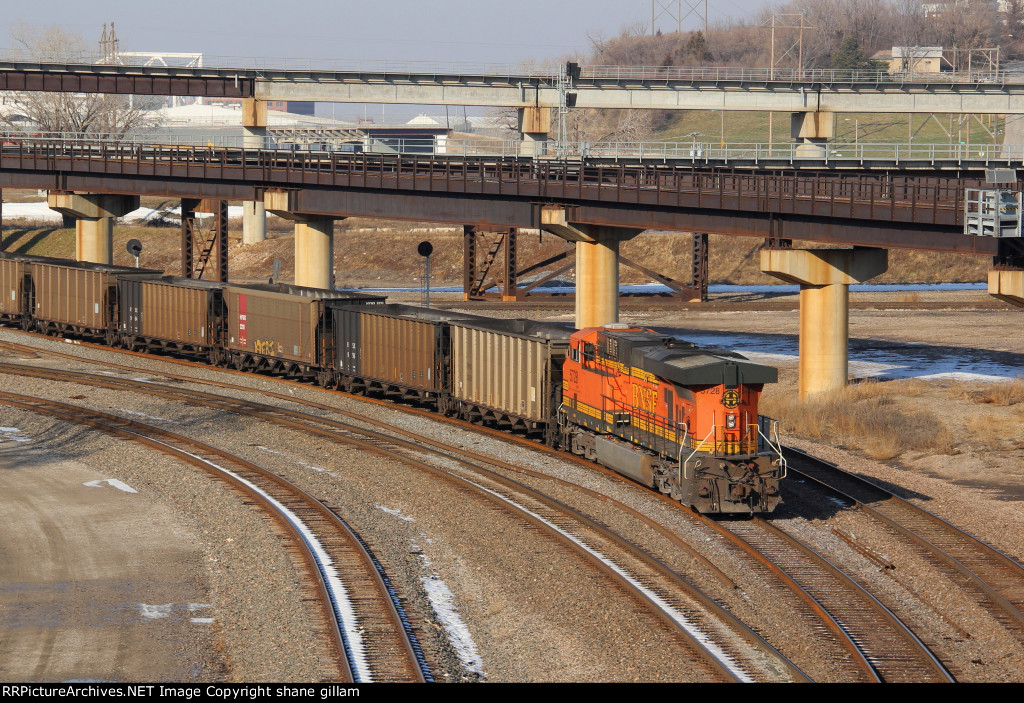 BNSF 5728 Works dpu on a empty coal train.